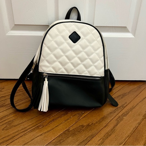 Claire's | Bags | Claires Faux Leather White Black Quilted Mini ...